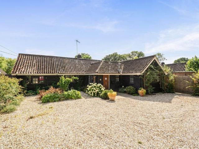 4 bedroom detached bungalow for sale