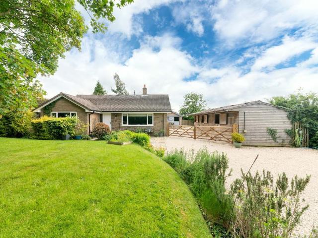 4 bedroom detached bungalow for sale