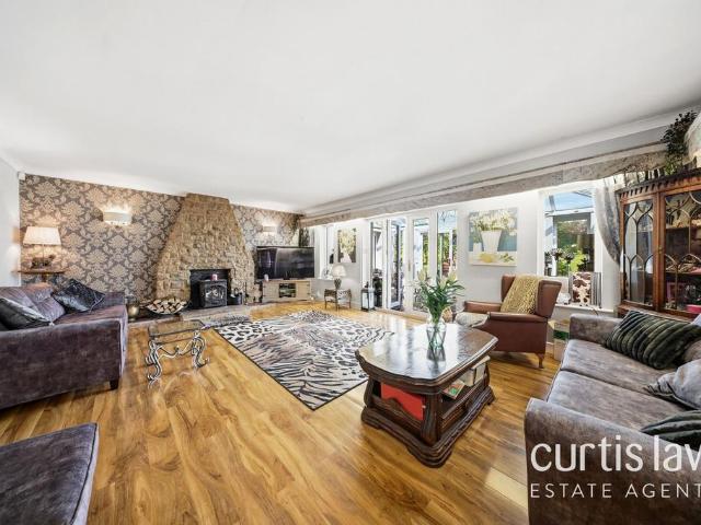 4 bedroom detached bungalow for sale