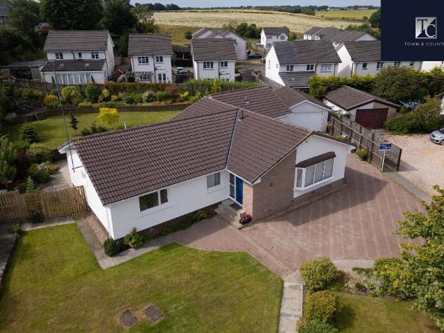 4 bedroom detached bungalow for sale