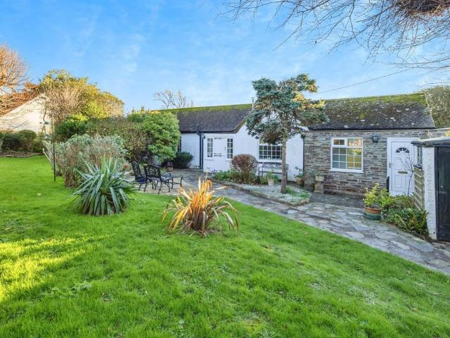 4 bedroom detached bungalow for sale