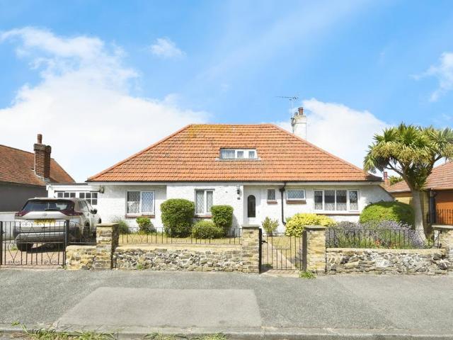 4 bedroom detached bungalow for sale