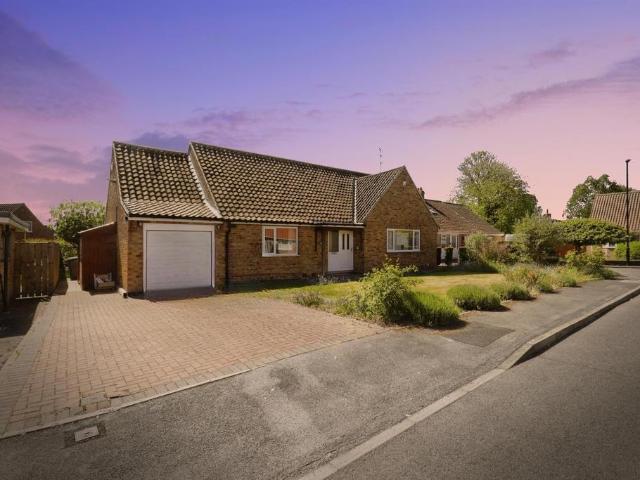 4 bedroom detached bungalow for sale