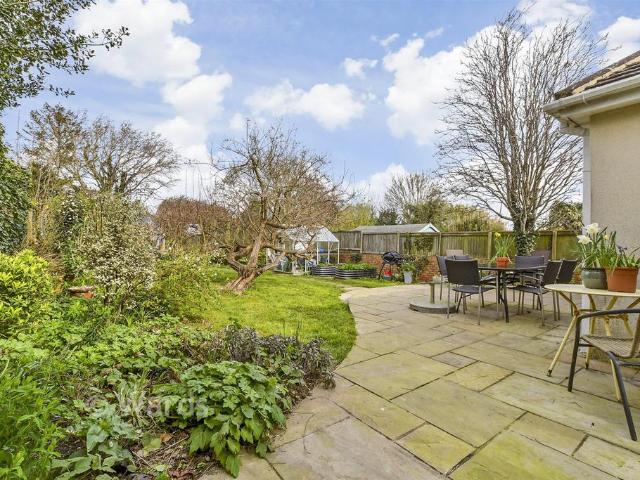 4 bedroom detached bungalow for sale