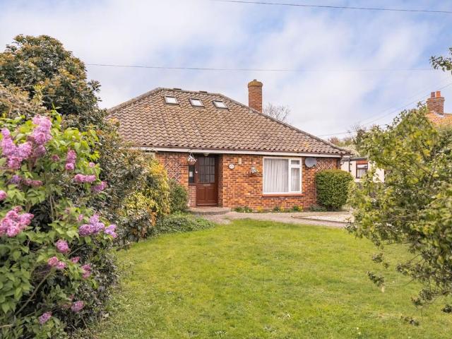4 bedroom detached bungalow for sale
