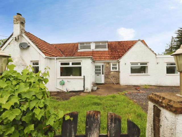 4 bedroom detached bungalow for sale