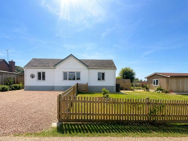 4 bedroom detached bungalow for sale