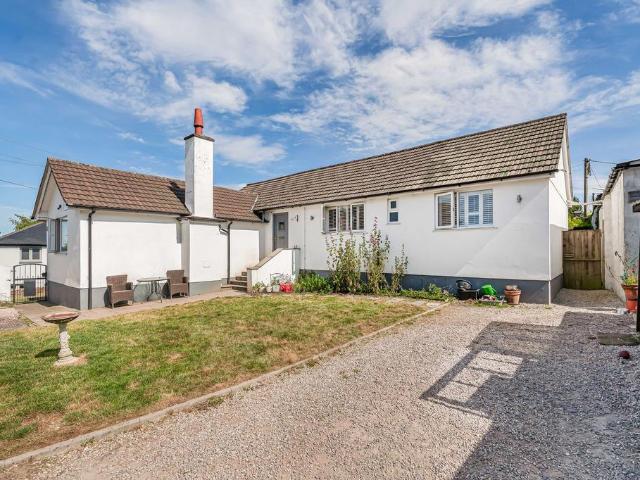 4 bedroom detached bungalow for sale