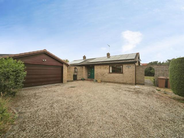 4 bedroom detached bungalow for sale