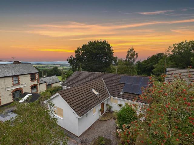 4 bedroom detached bungalow for sale