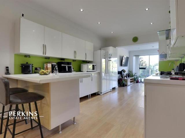 4 bedroom detached bungalow for sale