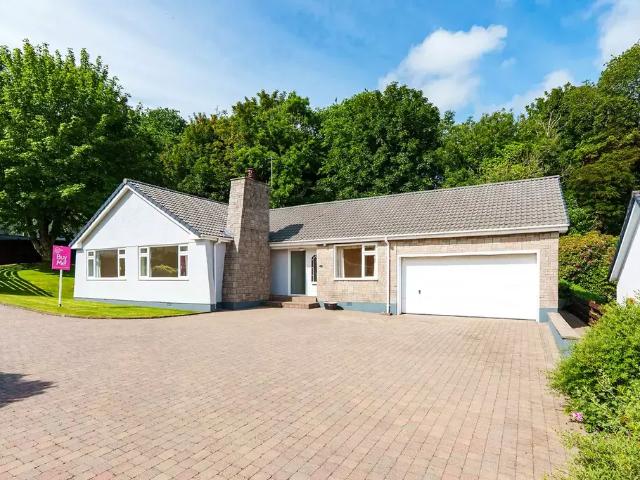 4 bedroom detached bungalow for sale