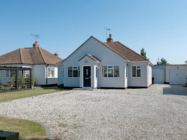 4 bedroom detached bungalow for sale