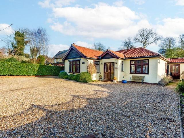 4 bedroom detached bungalow for sale