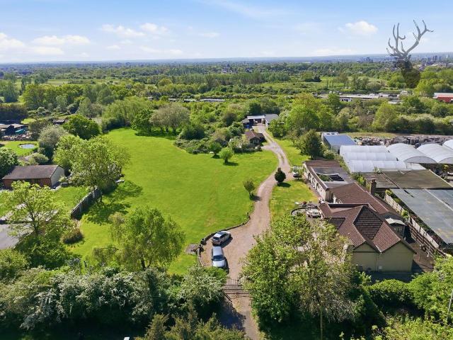 4 bedroom detached bungalow for sale