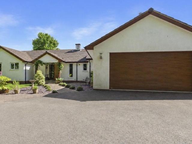 4 bedroom detached bungalow for sale