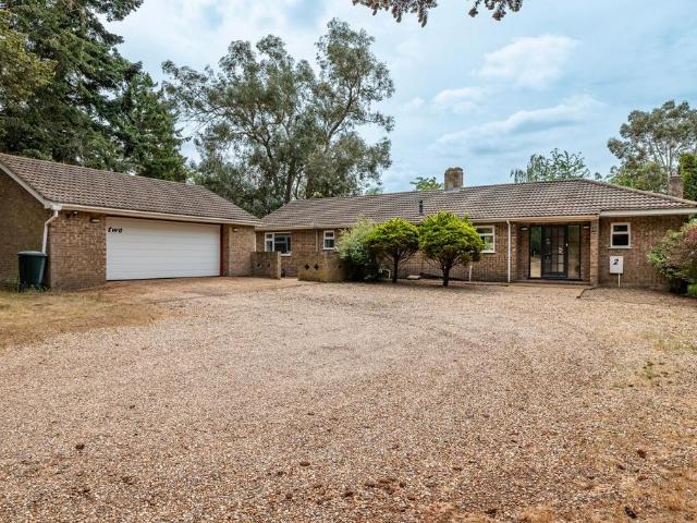 4 bedroom detached bungalow for sale