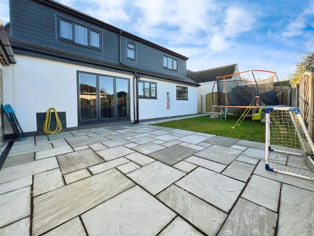 4 bedroom detached bungalow for sale
