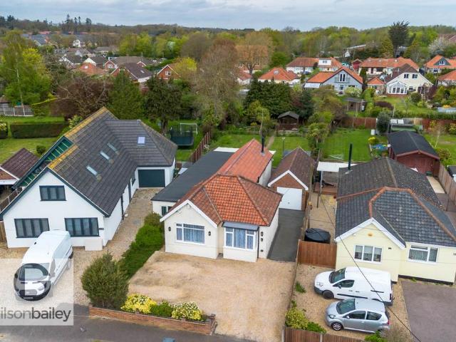 4 bedroom detached bungalow for sale