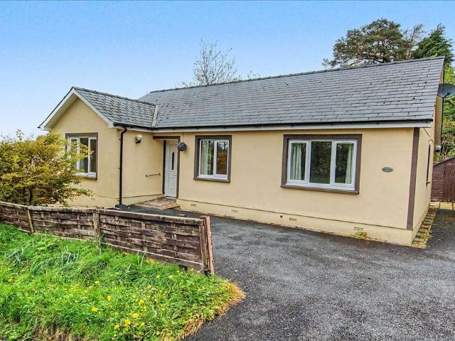 4 bedroom detached bungalow for sale
