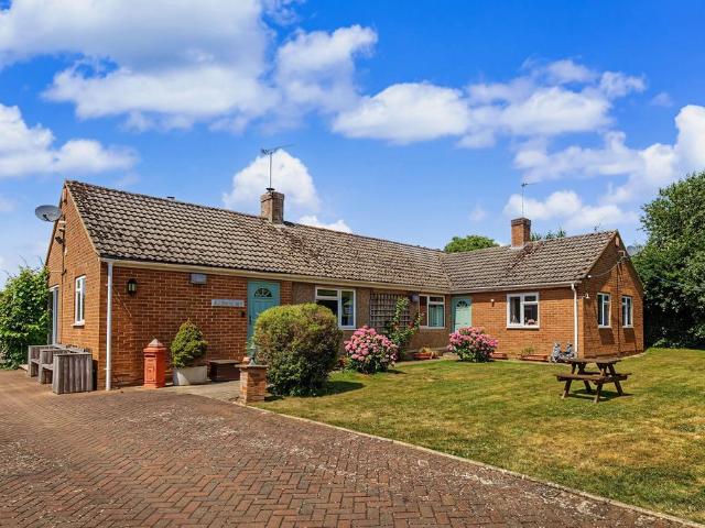 4 bedroom detached bungalow for sale