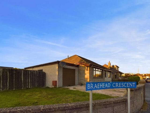 4 bedroom detached bungalow for sale