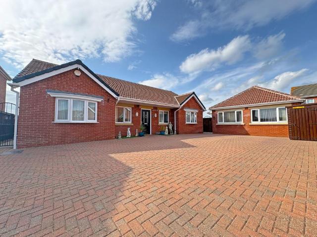 4 bedroom detached bungalow for sale