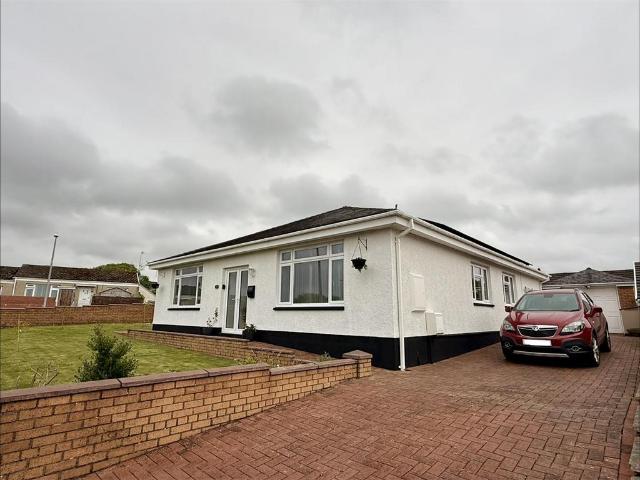 4 bedroom detached bungalow for sale