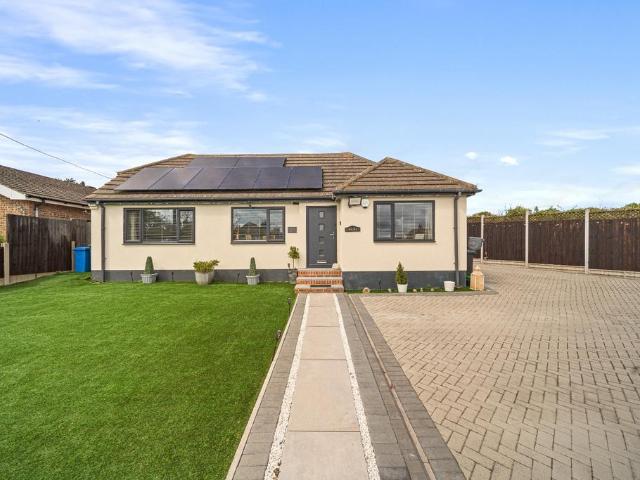 4 bedroom detached bungalow for sale
