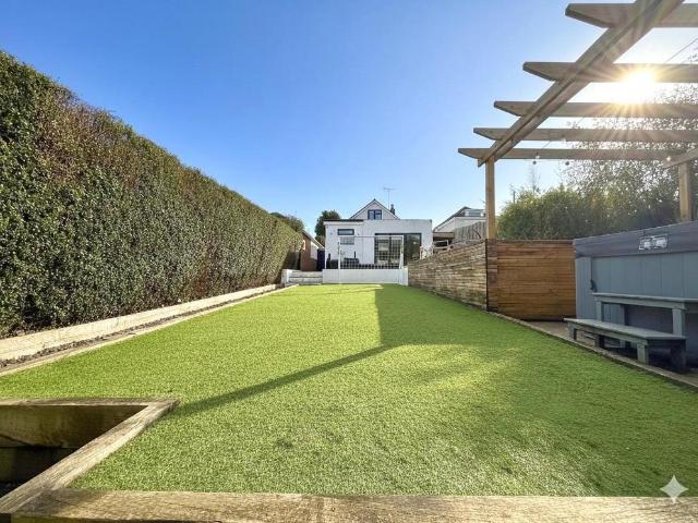 4 bedroom detached bungalow for sale