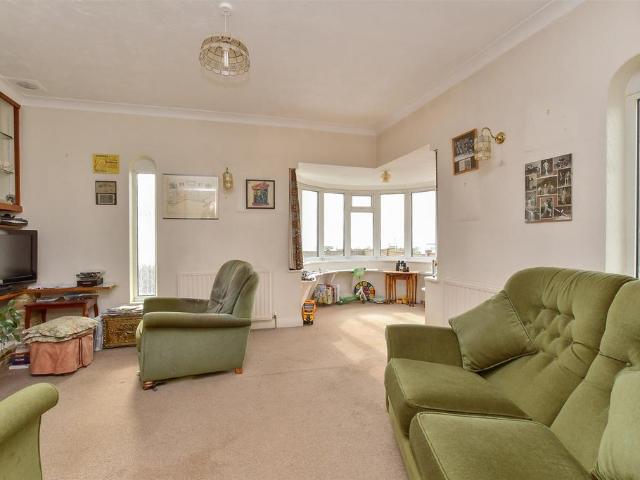 4 bedroom detached bungalow for sale