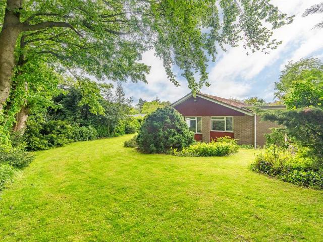 4 bedroom detached bungalow for sale