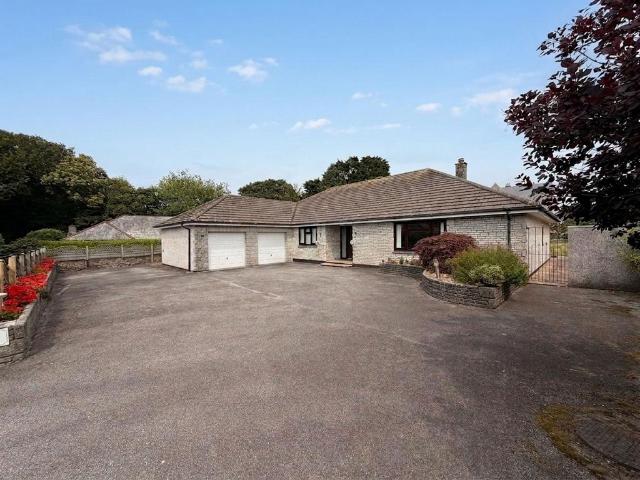4 bedroom detached bungalow for sale