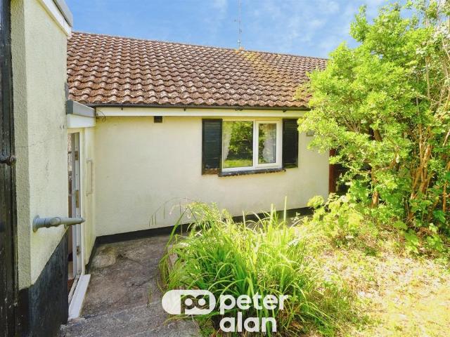 4 bedroom detached bungalow for sale