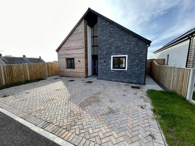 4 bedroom detached bungalow for sale
