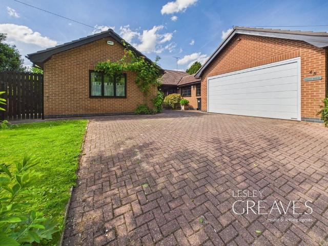 4 bedroom detached bungalow for sale
