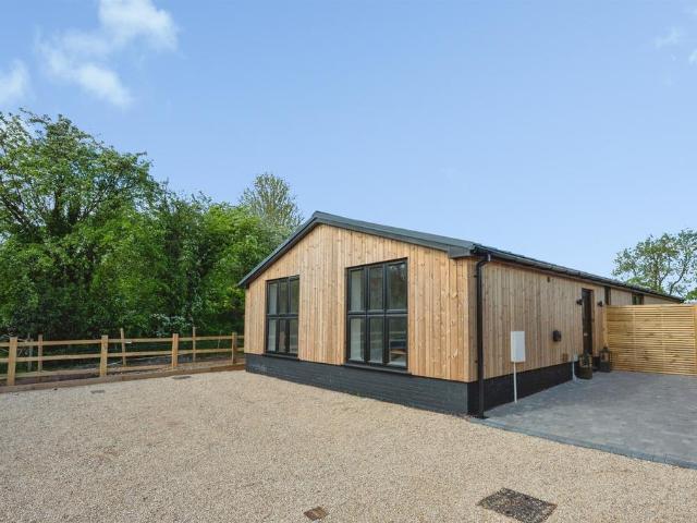 4 bedroom detached bungalow for sale
