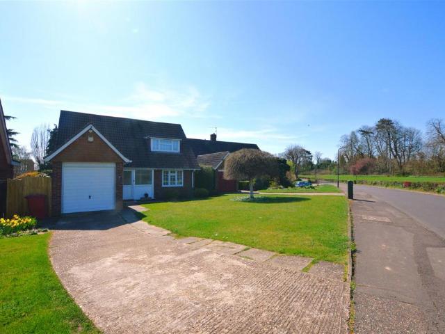 4 bedroom detached bungalow for sale