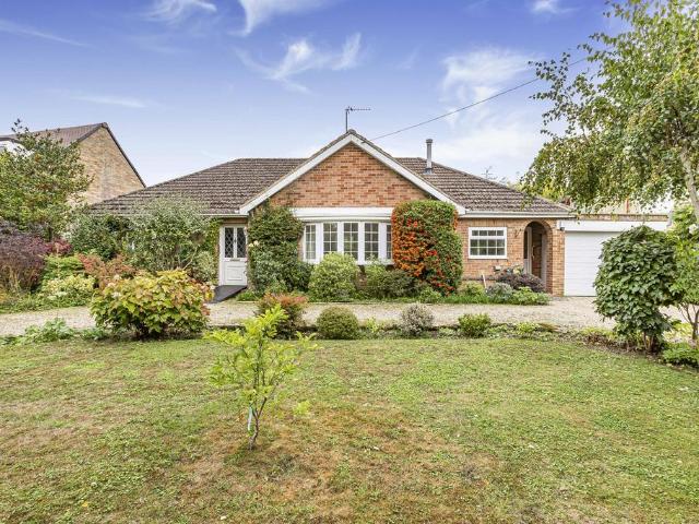 4 bedroom detached bungalow for sale