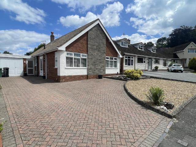 4 bedroom detached bungalow for sale