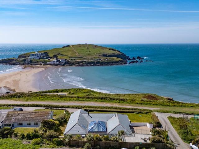4 bedroom detached bungalow for sale