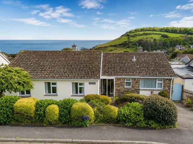 4 bedroom detached bungalow for sale