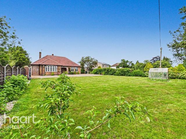 4 bedroom detached bungalow for sale