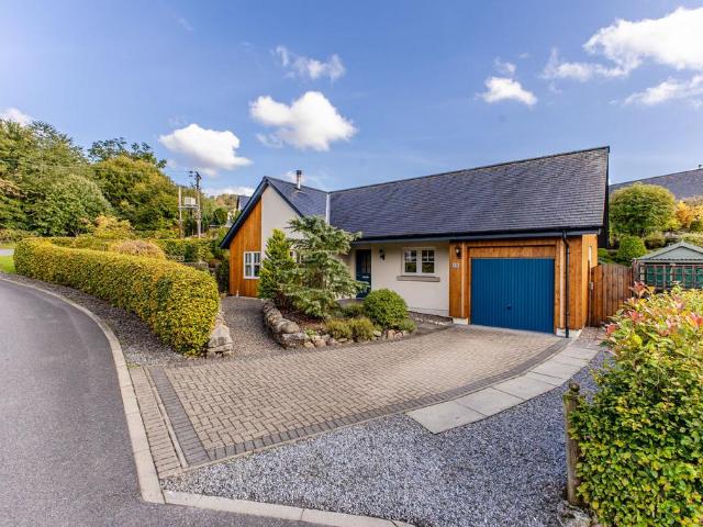 4 bedroom detached bungalow for sale