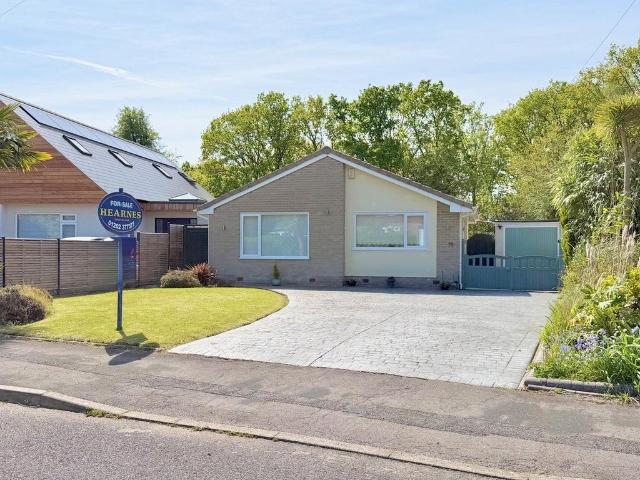 4 bedroom detached bungalow for sale