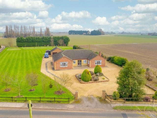 4 bedroom detached bungalow for sale