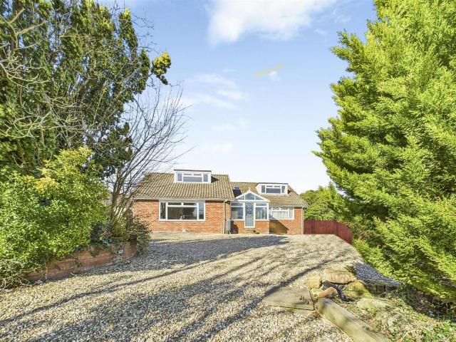 4 bedroom detached bungalow for sale