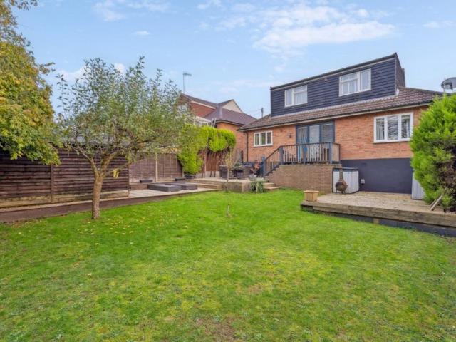 4 bedroom detached bungalow for sale