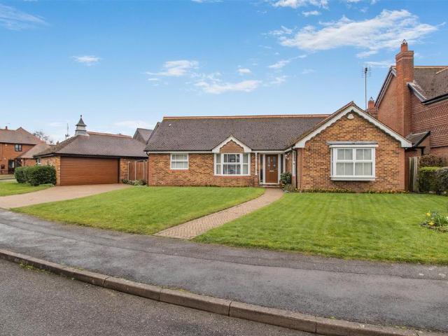 4 bedroom detached bungalow for sale