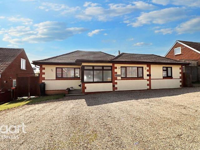 4 bedroom detached bungalow for sale